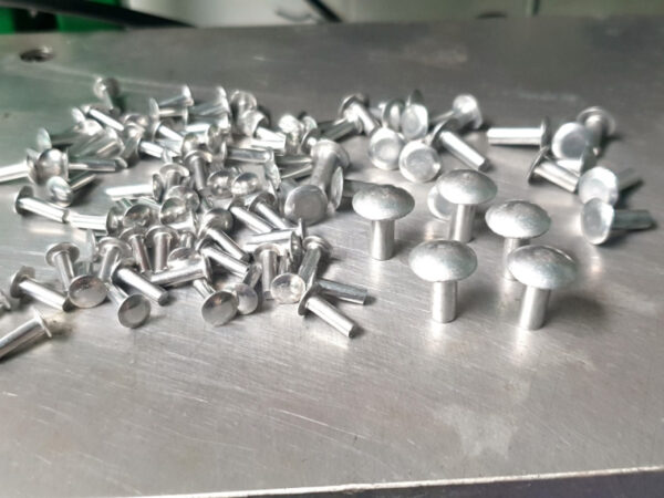 Tìm hiểu các loại đinh tán phổ biến trong ngành cơ khí hiện nay